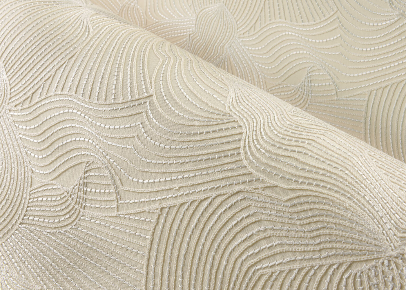 Techno Bee Embroidered — Arte