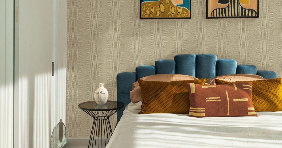 Python — Hooked On Walls